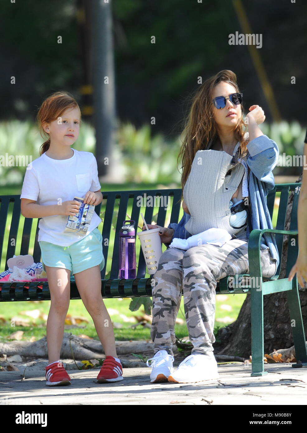 Jessica Alba goes to Coldwater Canyon Park with her three children ...