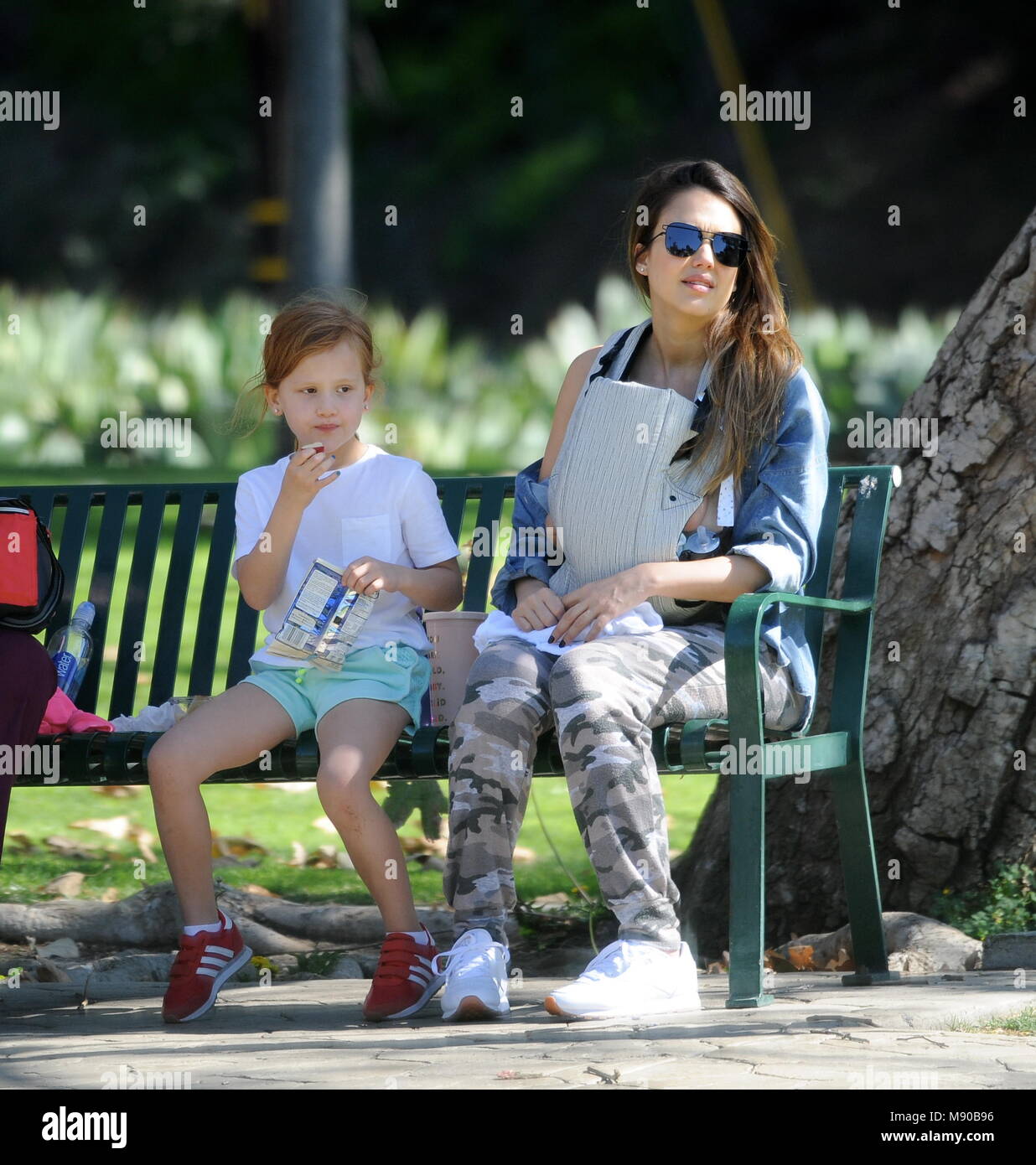 Jessica Alba goes to Coldwater Canyon Park with her three children ...