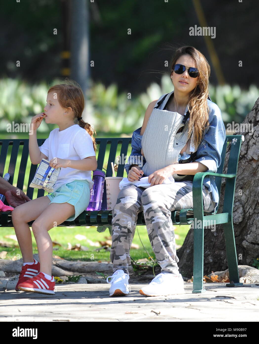 Jessica Alba goes to Coldwater Canyon Park with her three children ...