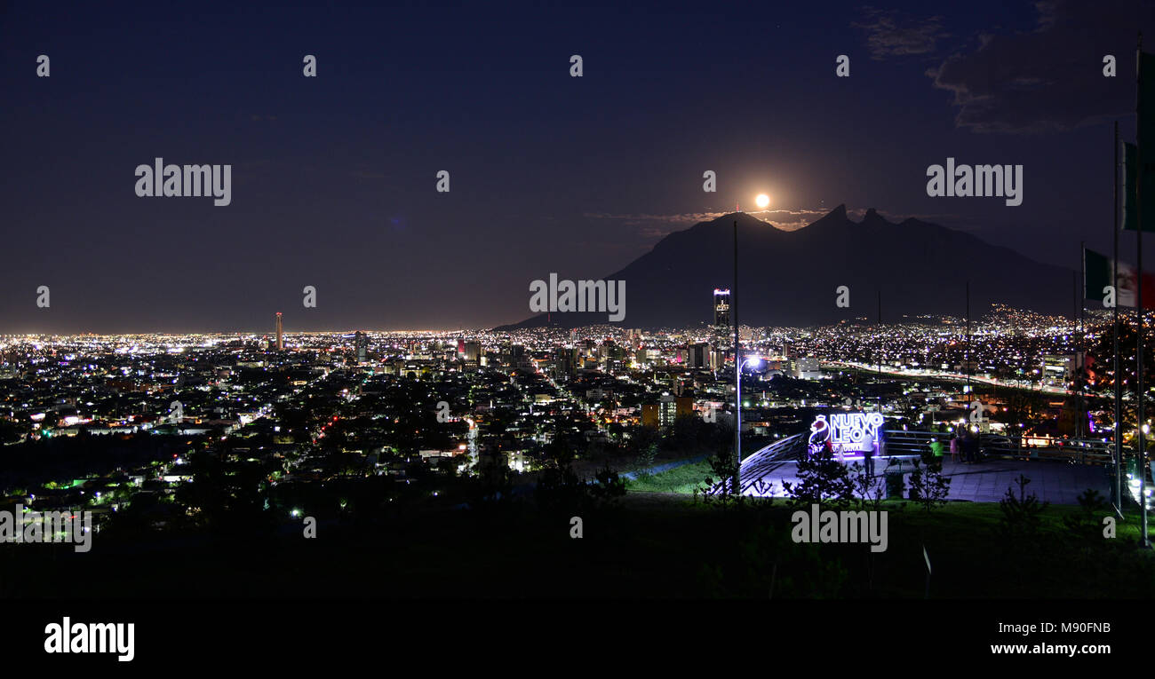 Mexico street flag night hi-res stock photography and images - Alamy