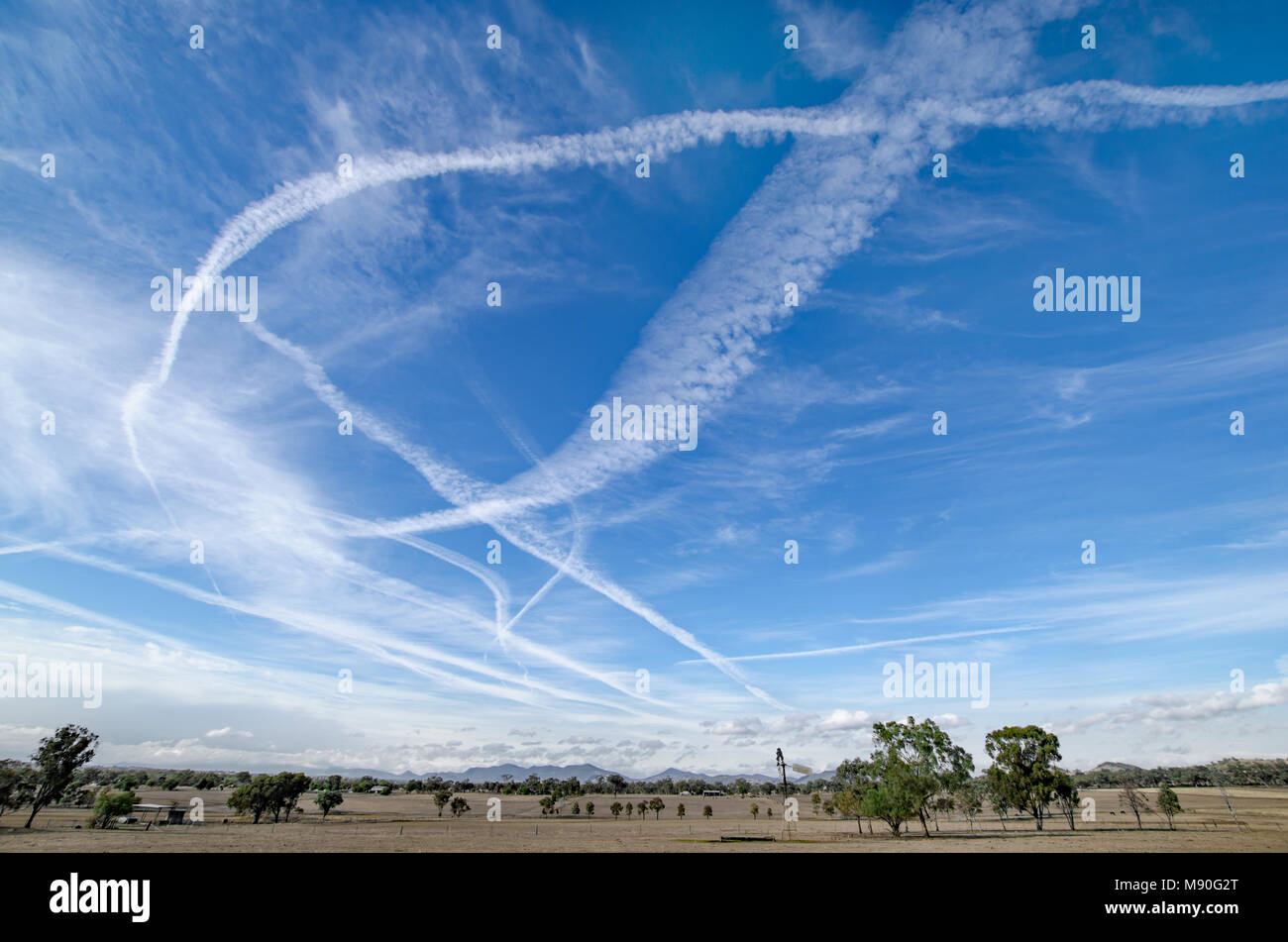 Vapor trails hi-res stock photography and images - Alamy