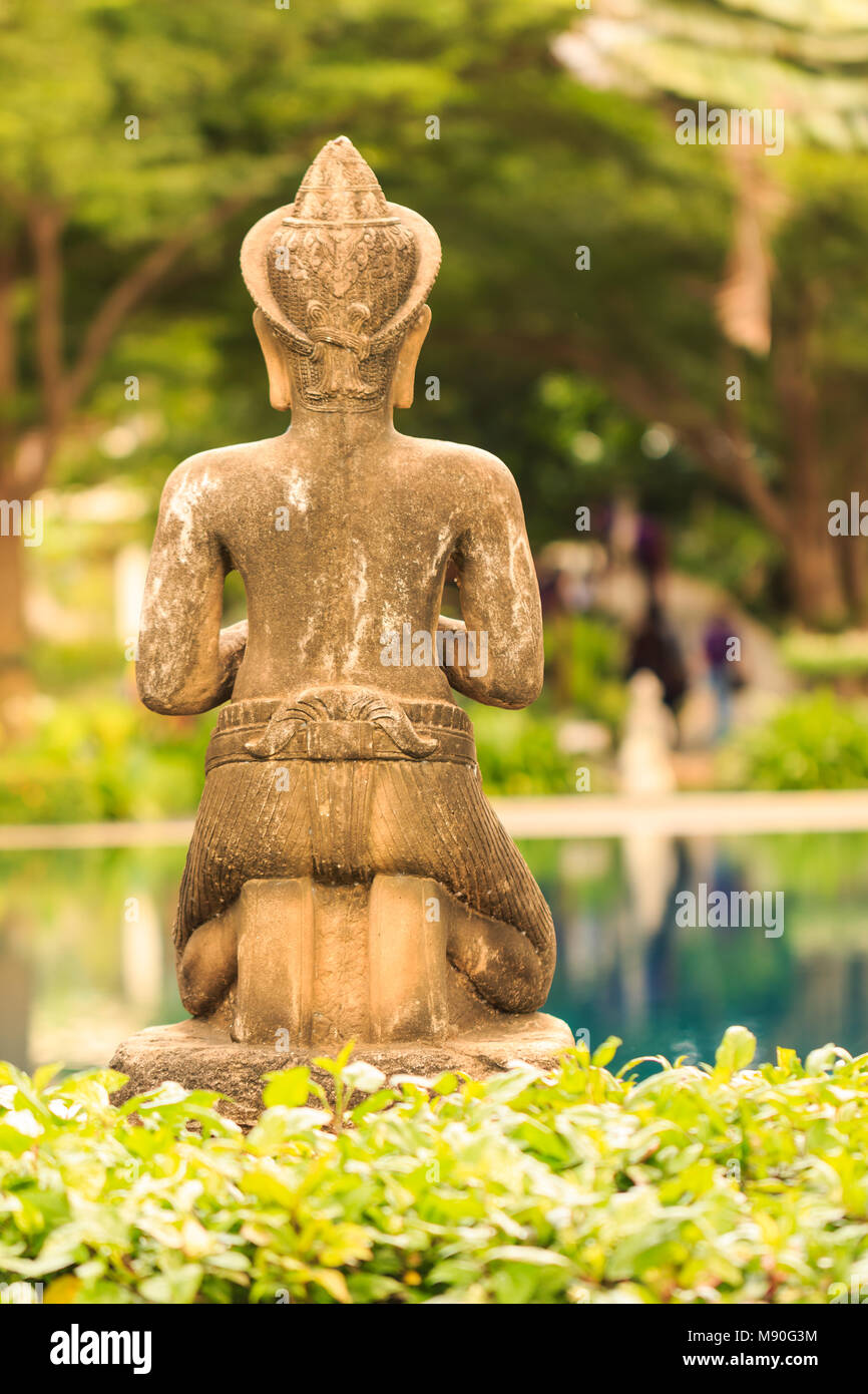 Looking from behind the statue Stock Photo - Alamy