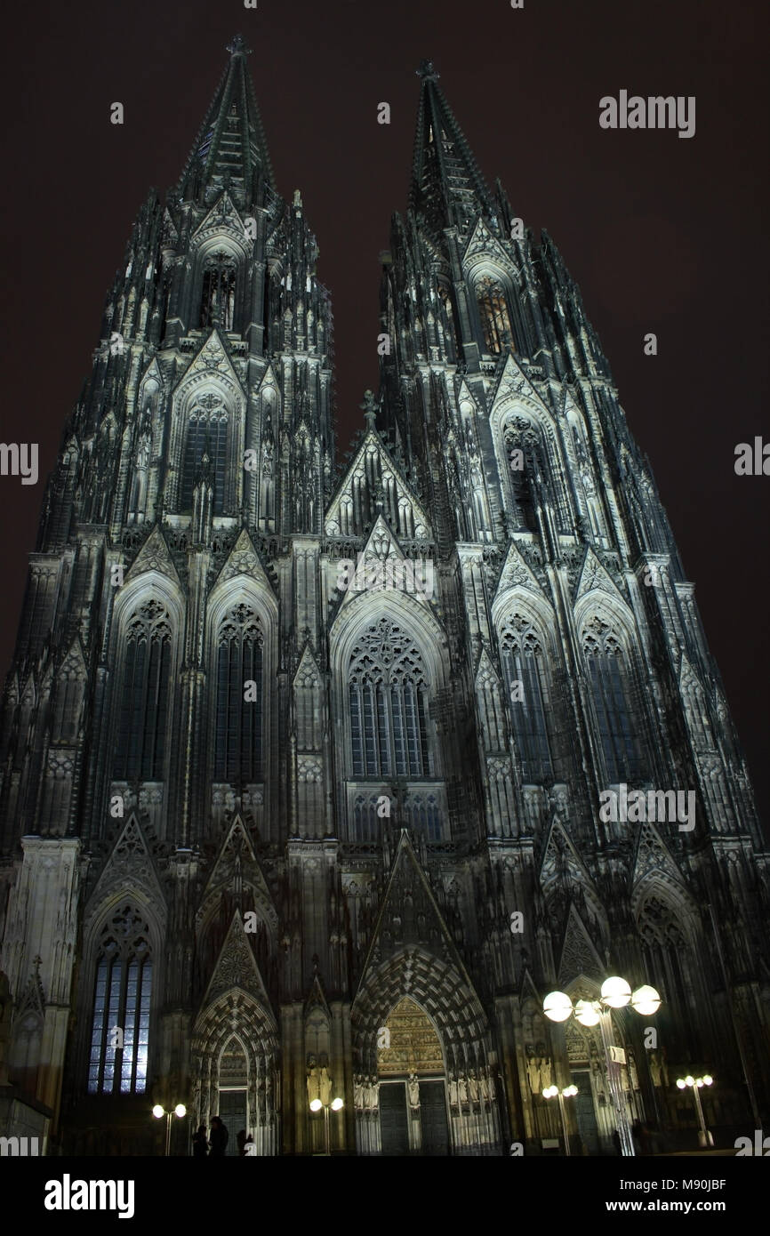 Closeup of famous Cologne Cathedral. Night scene with long exposure ...