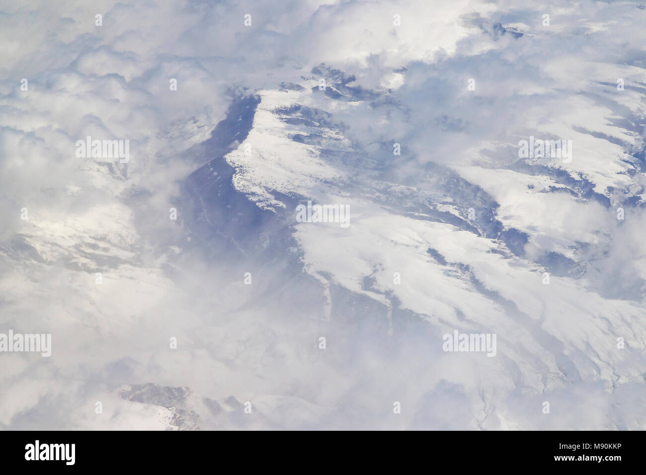 Gatwick snow plane hi-res stock photography and images - Alamy