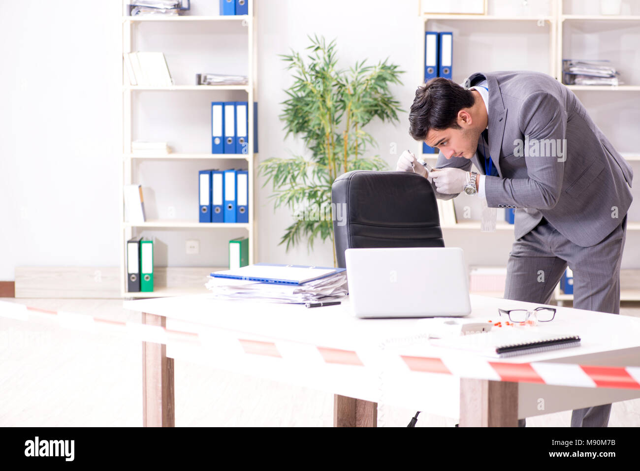 Forensics investigator at the scene of office crime Stock Photo - Alamy