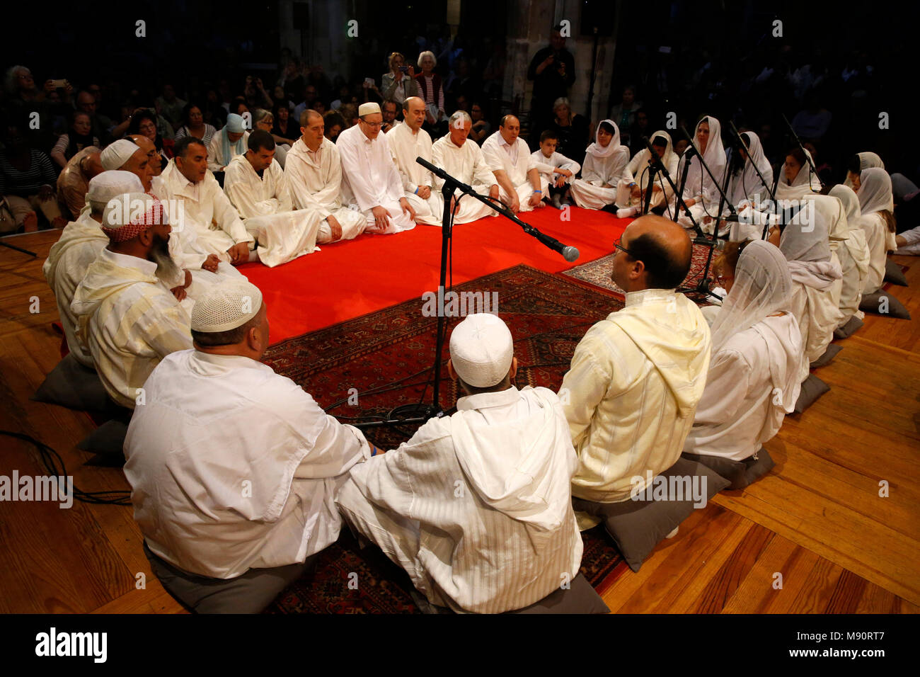 Musulmans personnage hi-res stock photography and images - Alamy