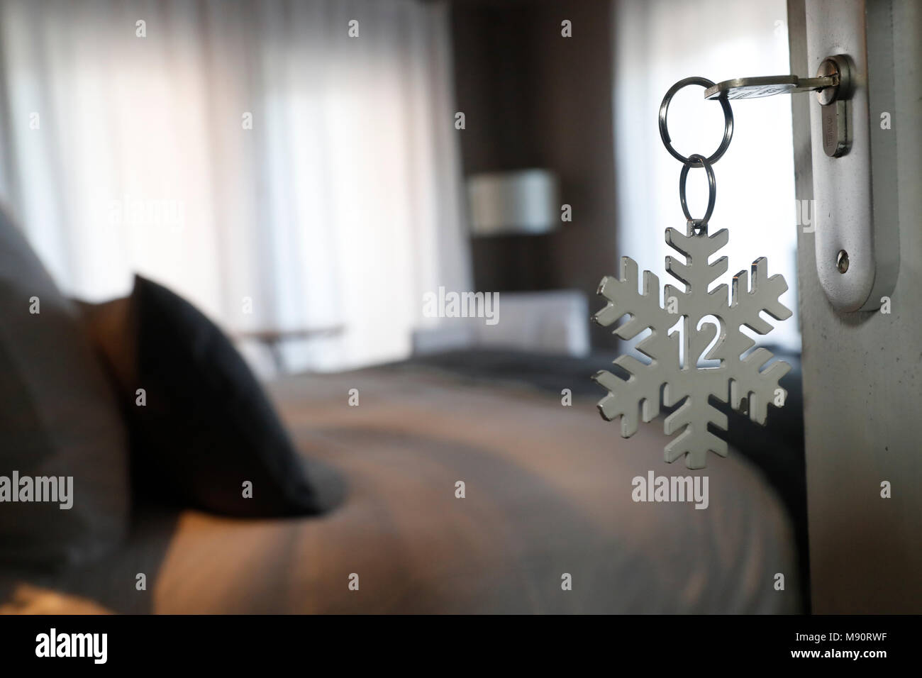 Hotel room door hi-res stock photography and images - Alamy