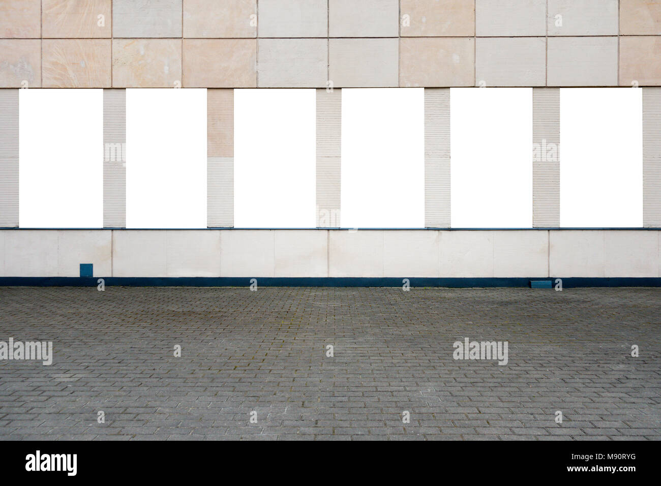 Showcase windows hi-res stock photography and images - Alamy