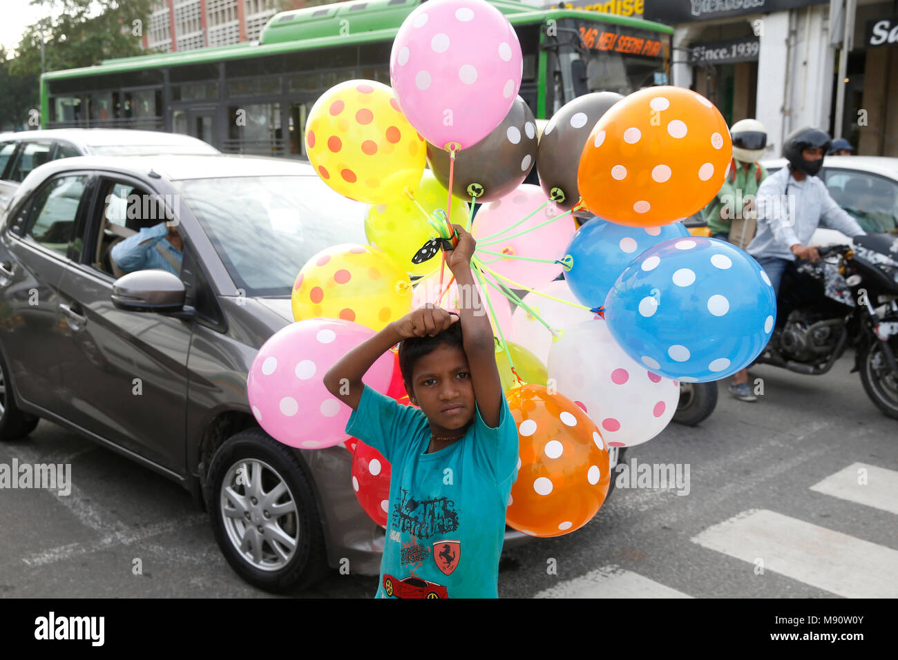Selling balloons hi-res stock photography and images - Alamy