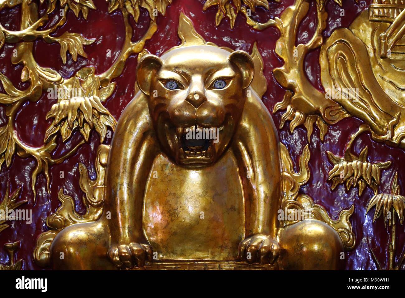 Tran hung dao statue hi-res stock photography and images - Alamy