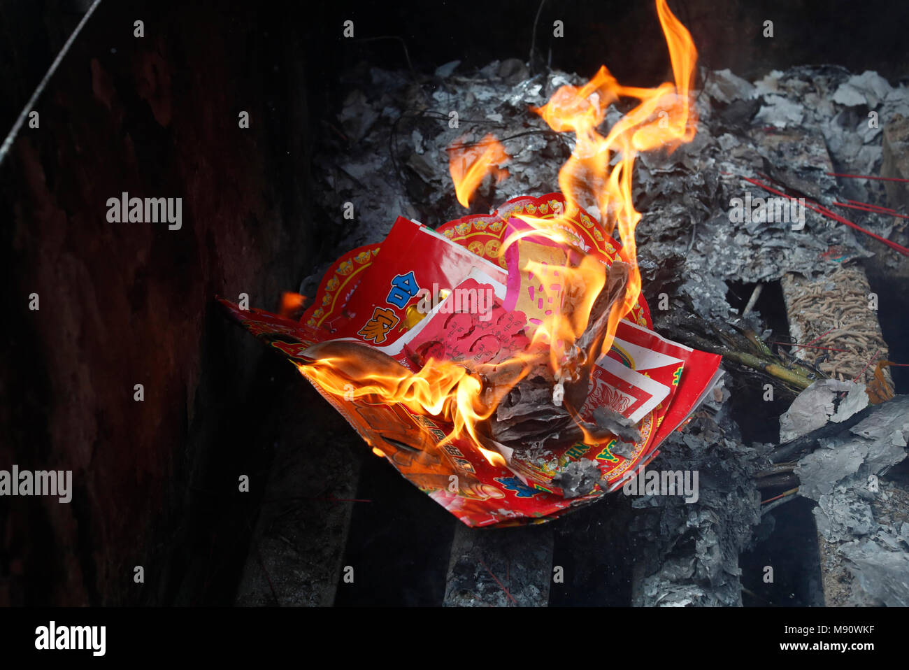 Joss paper hi-res stock photography and images - Alamy
