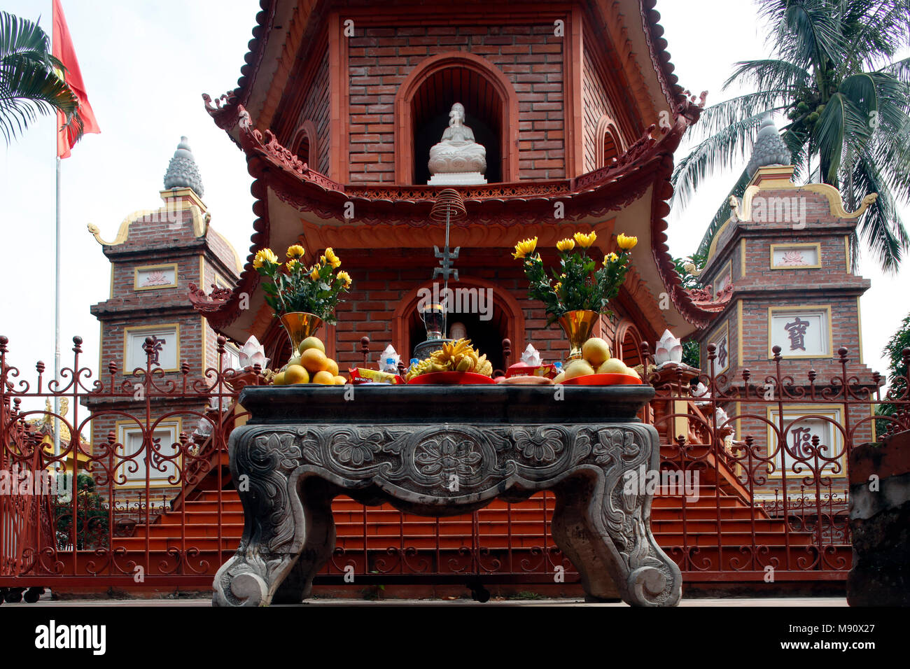 Tran Quoc Pagoda (Chua Tran Quoc), Hanoi. Vietnam Stock Photo - Alamy