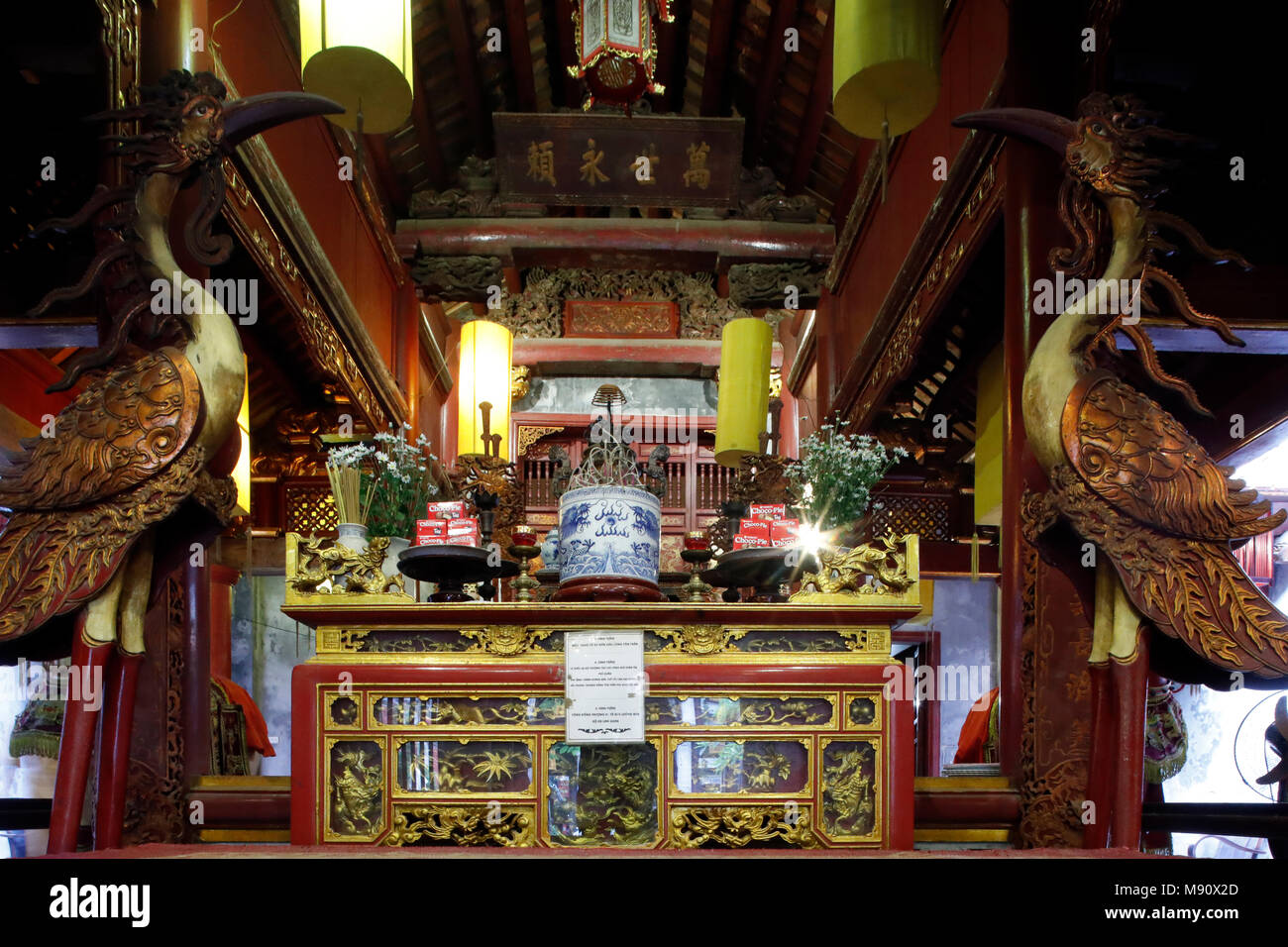 Chinese altar hi-res stock photography and images - Alamy
