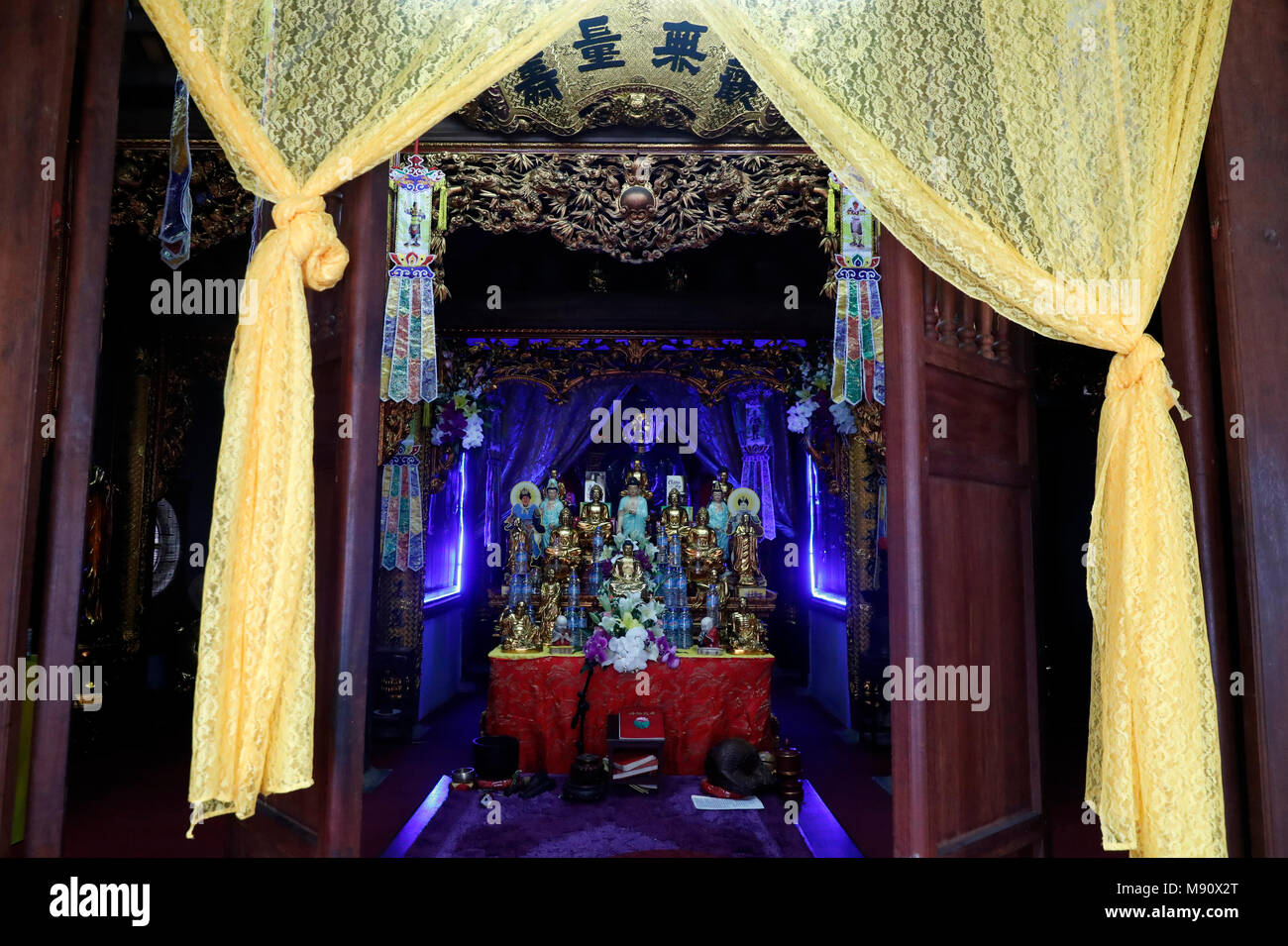 Kim Co buddhist temple. Main altar. Hanoi. Vietnam Stock Photo - Alamy