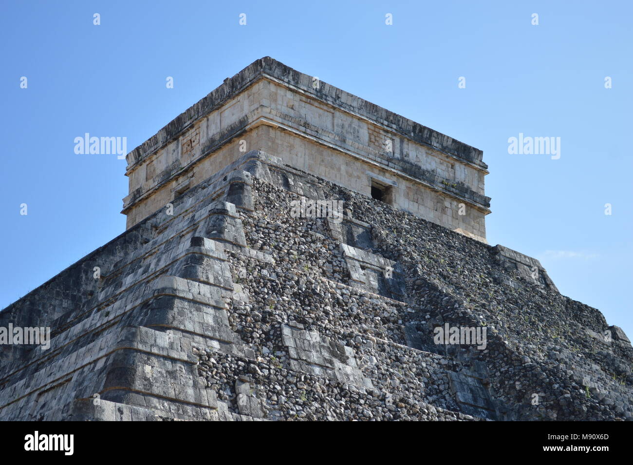 El castillo temple pyramid hi-res stock photography and images - Alamy