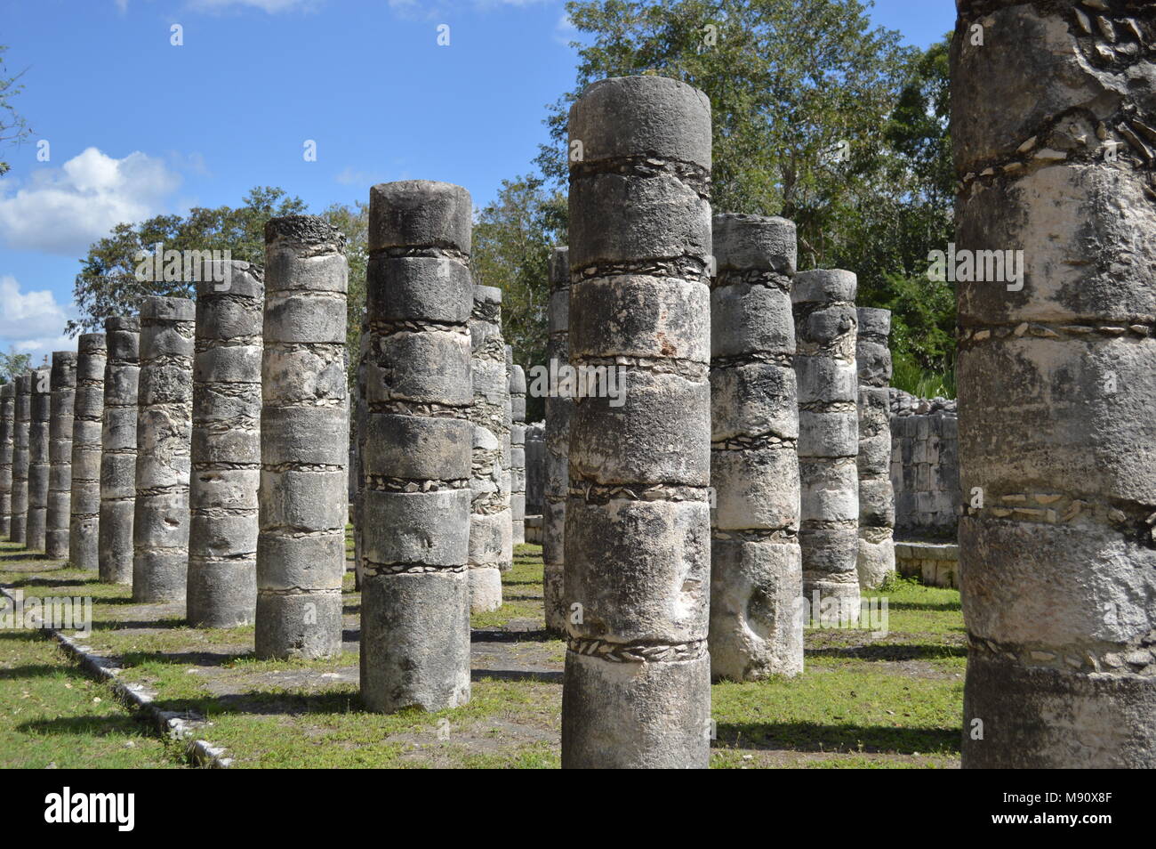 Group of columns hi-res stock photography and images - Alamy