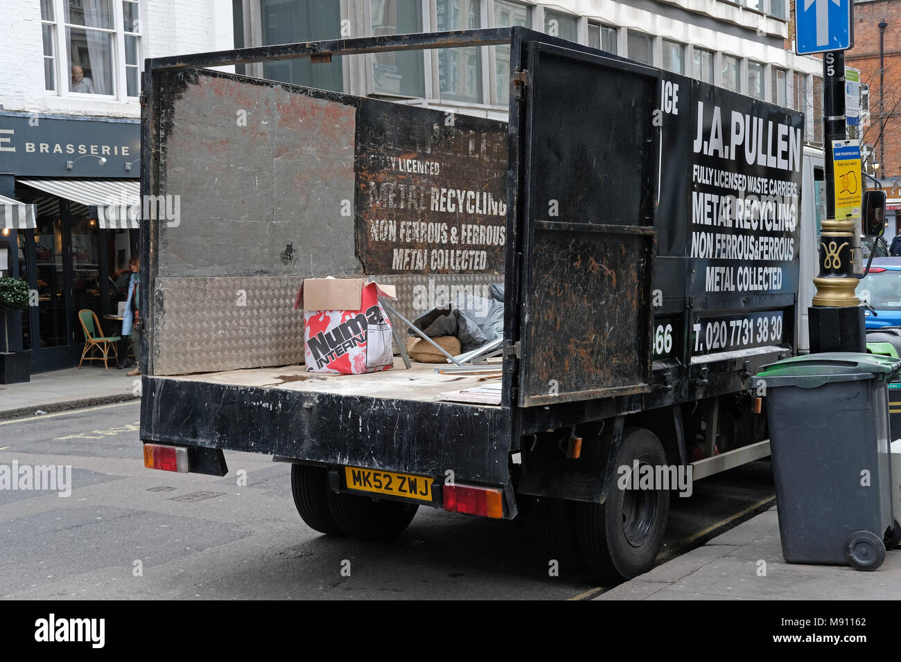 Recycling lorry hi-res stock photography and images - Alamy