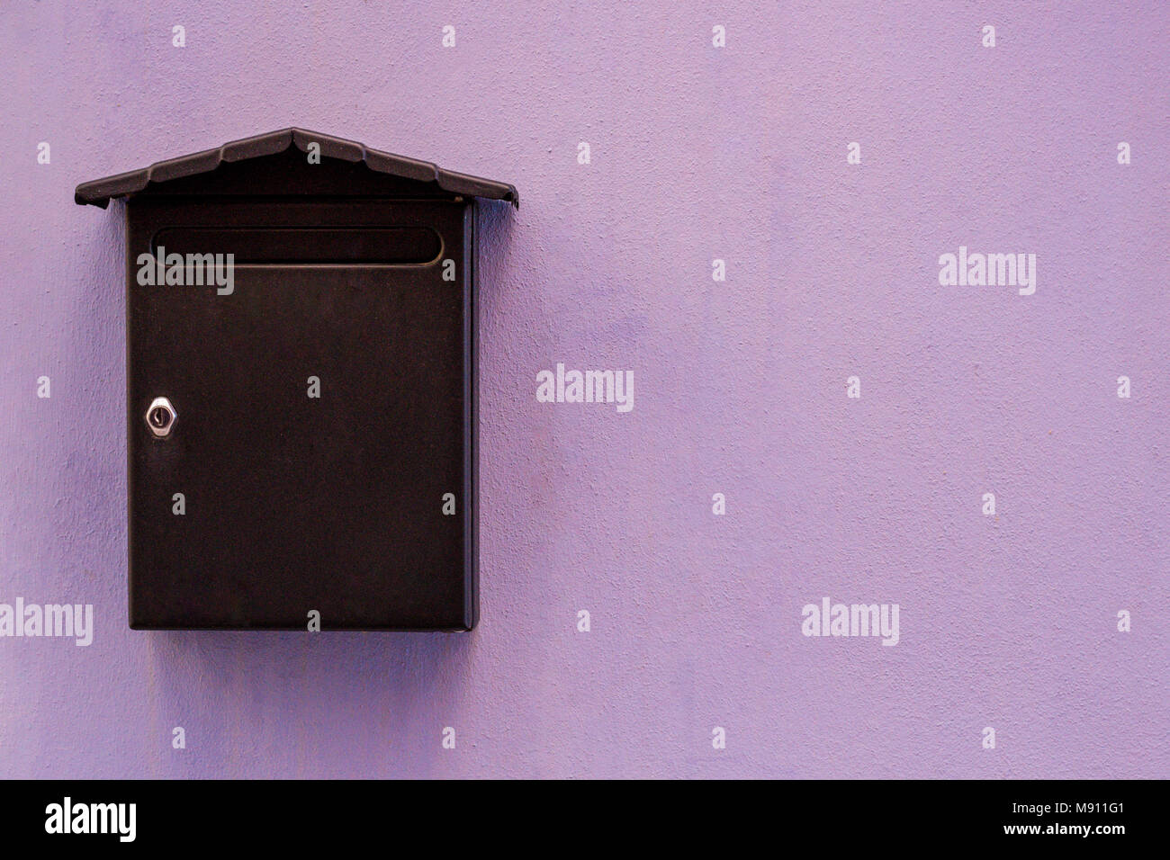 Purple postbox hi-res stock photography and images - Alamy