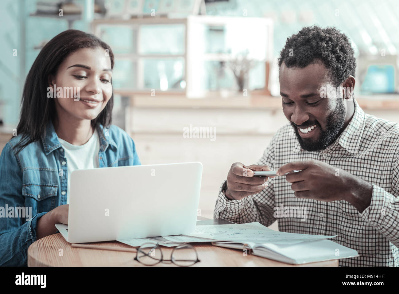 College students taking notes hi-res stock photography and images - Alamy