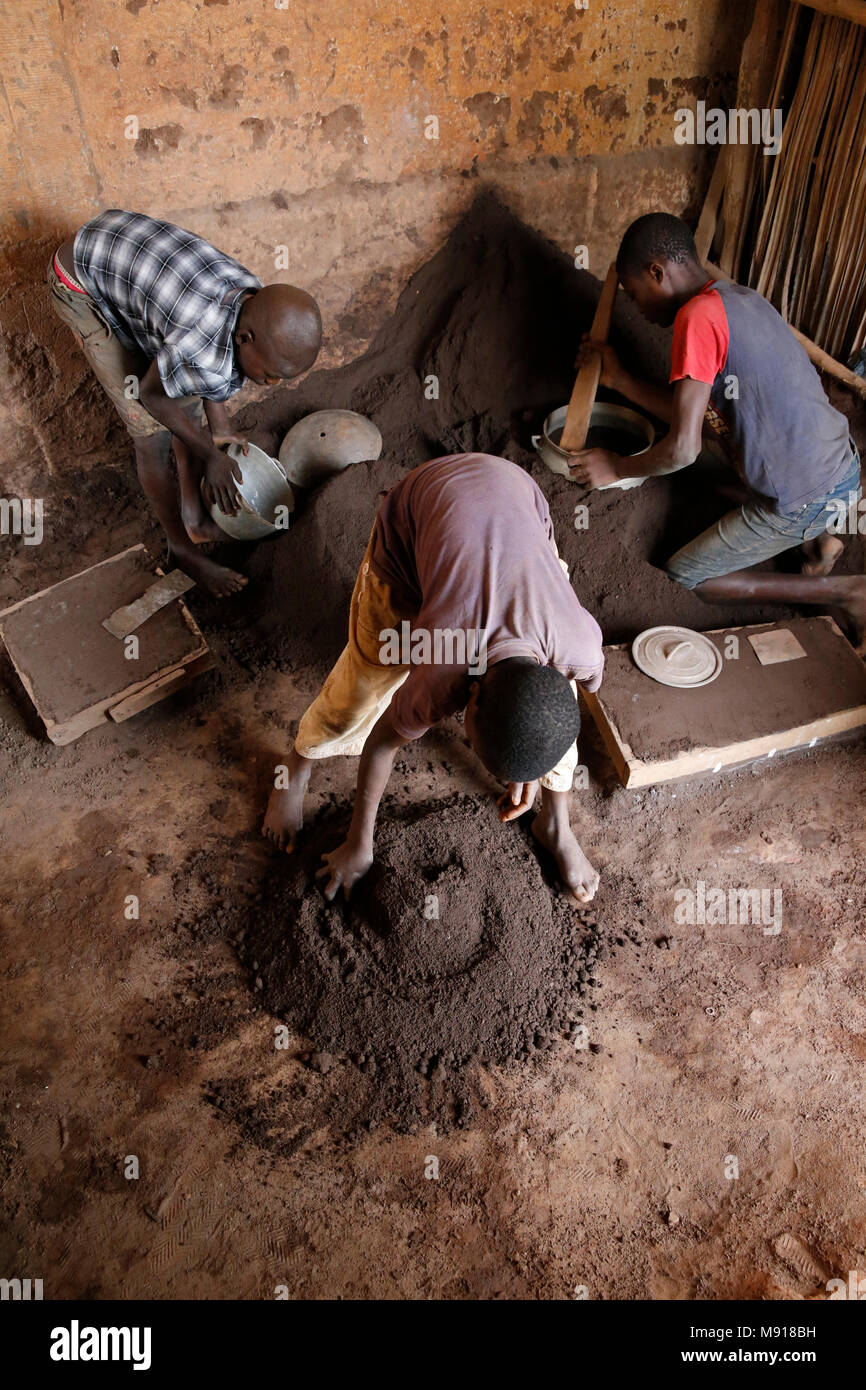 Child workers hi-res stock photography and images - Alamy