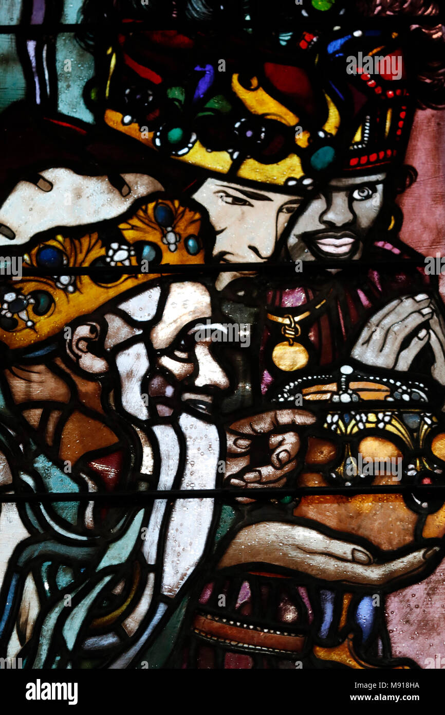 Stained glass adoration magi hi-res stock photography and images - Alamy