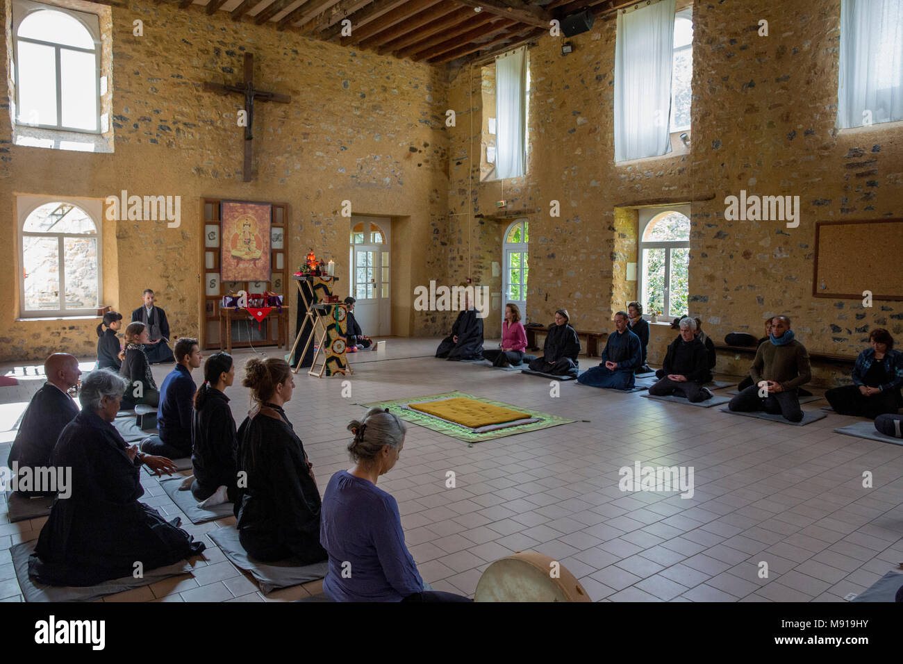 Zen sesshin (retreat). Zazen. France Stock Photo - Alamy