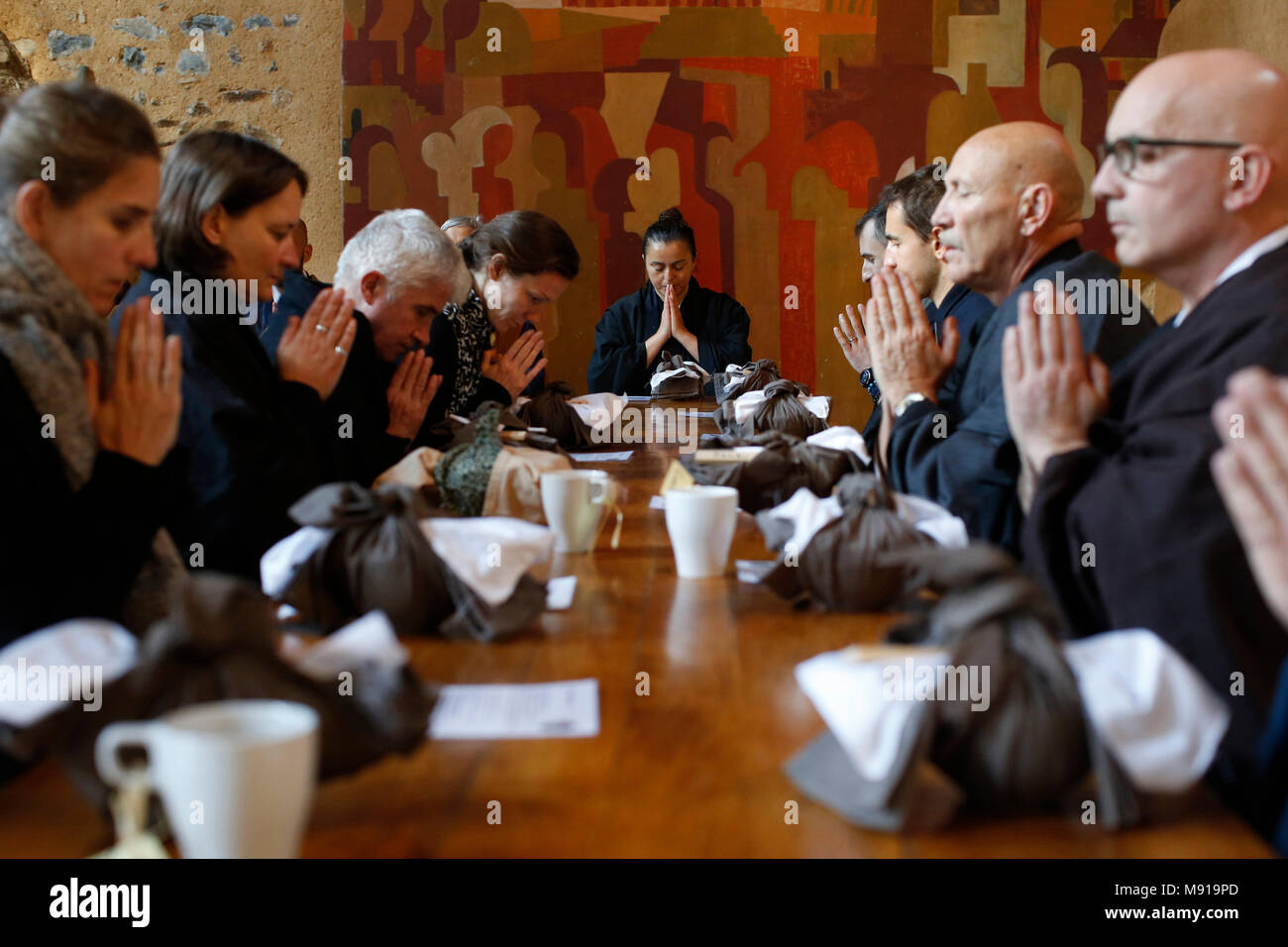 Zen sesshin (retreat). Meal ritual. France Stock Photo - Alamy