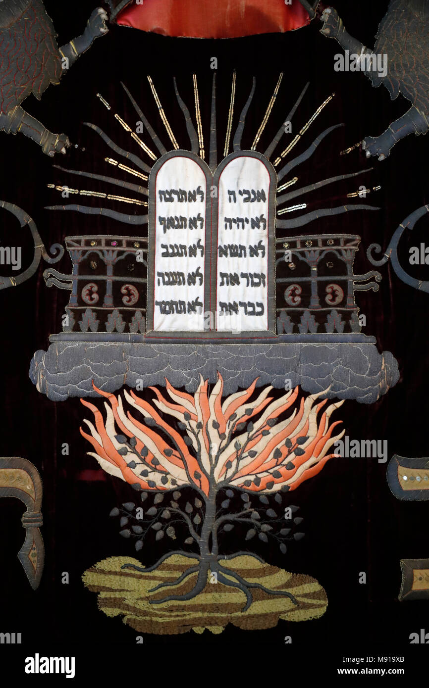 Aron kodesh hi-res stock photography and images - Alamy