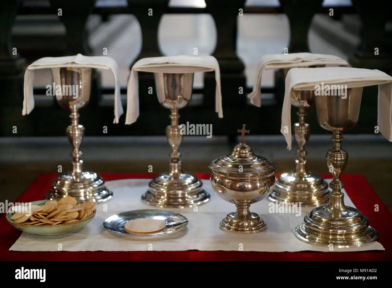 Communion table hi-res stock photography and images - Alamy