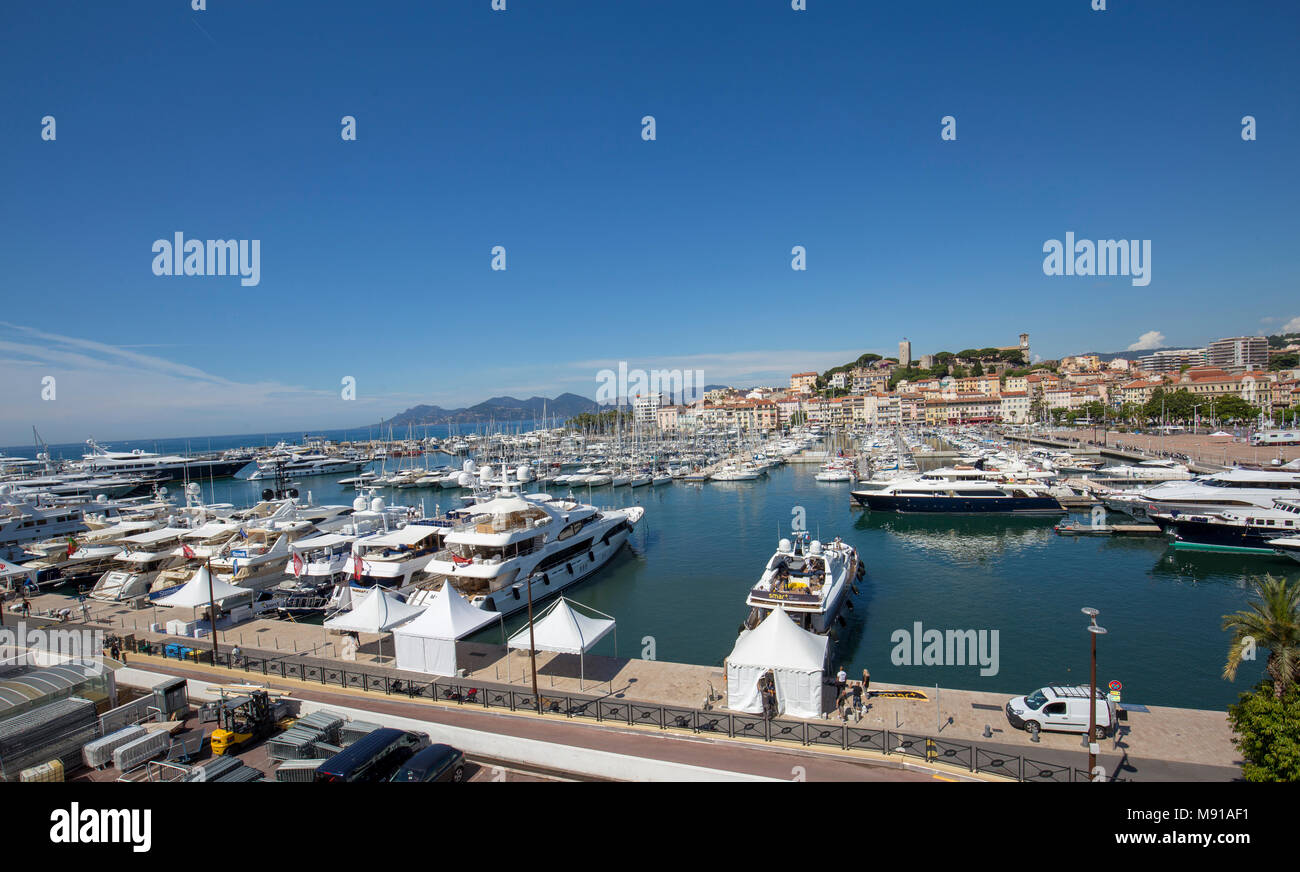 Cannes old harbor, France, Cote d'Azur, Luxury motor yachts, the quay ...
