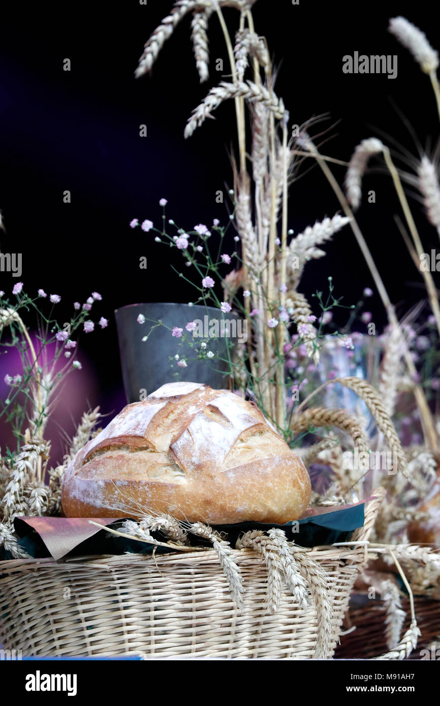 Communion bread and wine hi-res stock photography and images - Alamy