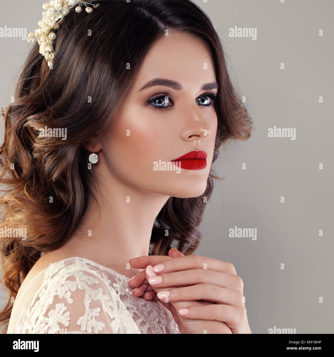 Event makeup hi-res stock photography and images - Alamy