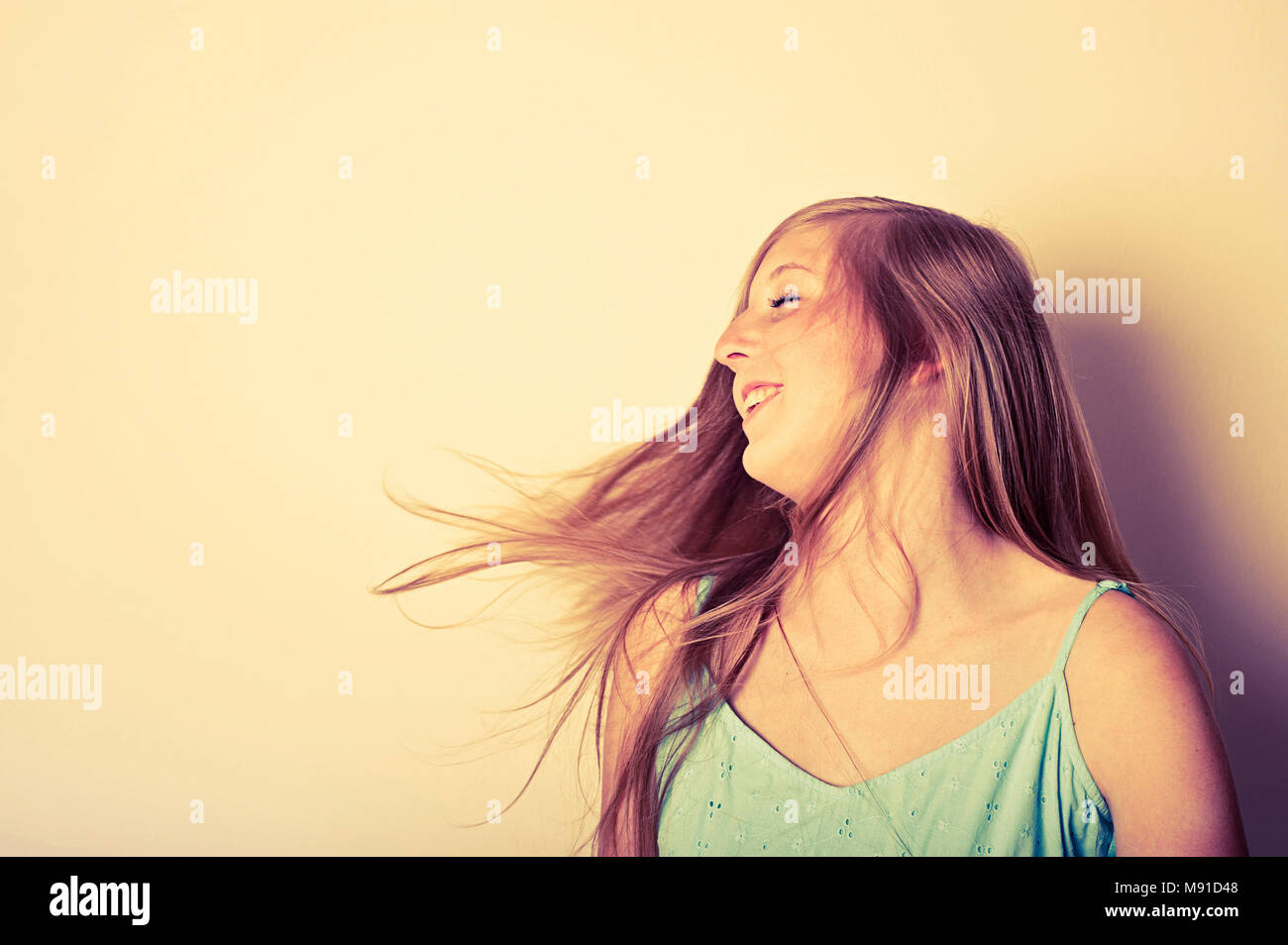 Woman head turning hi-res stock photography and images - Alamy