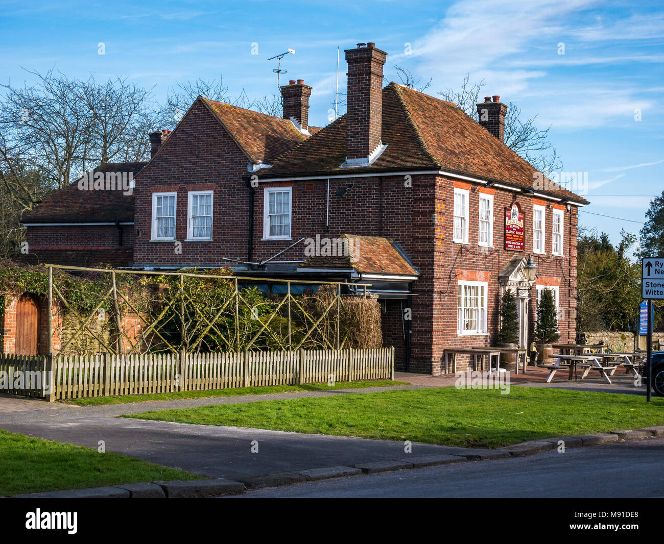 Appledore village pub hi-res stock photography and images - Alamy