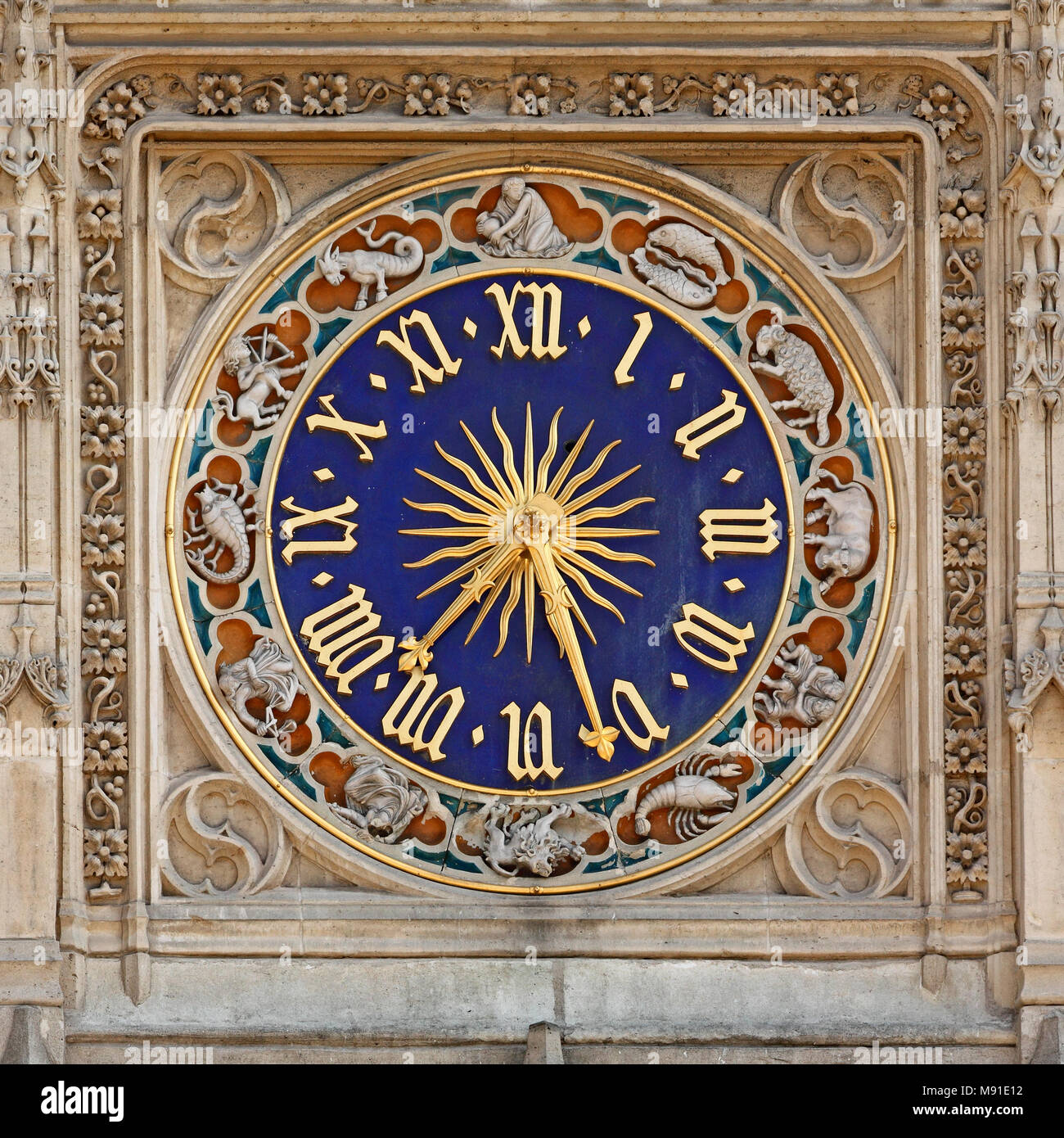 Church turret clock hi-res stock photography and images - Alamy