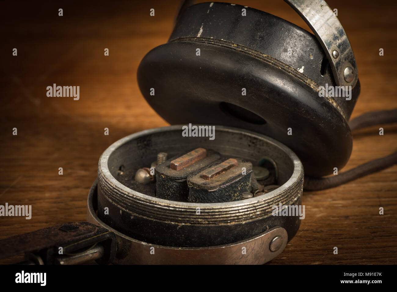 Vintage phones hi-res stock photography and images - Alamy