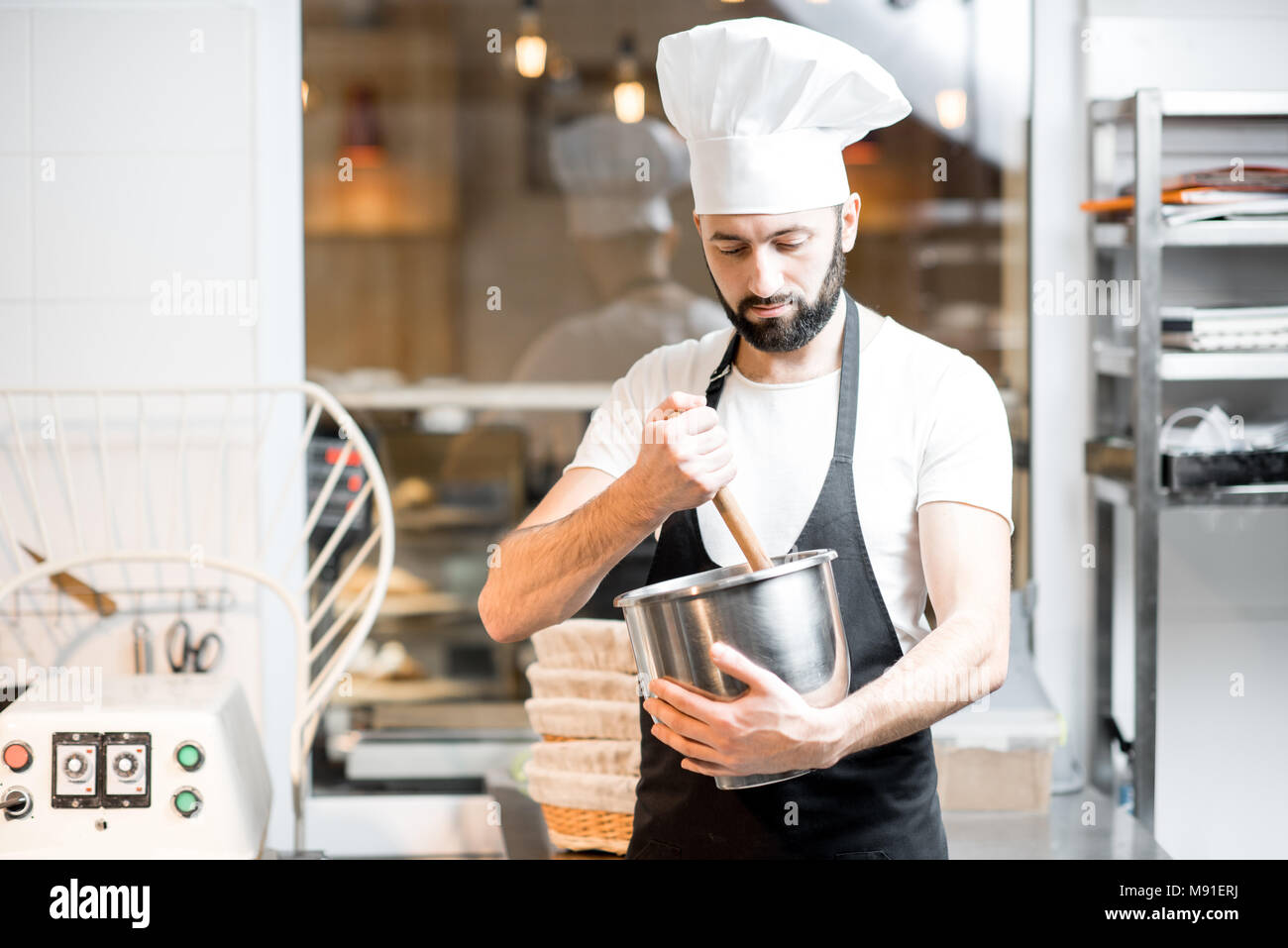 Pastry stand hi-res stock photography and images - Alamy