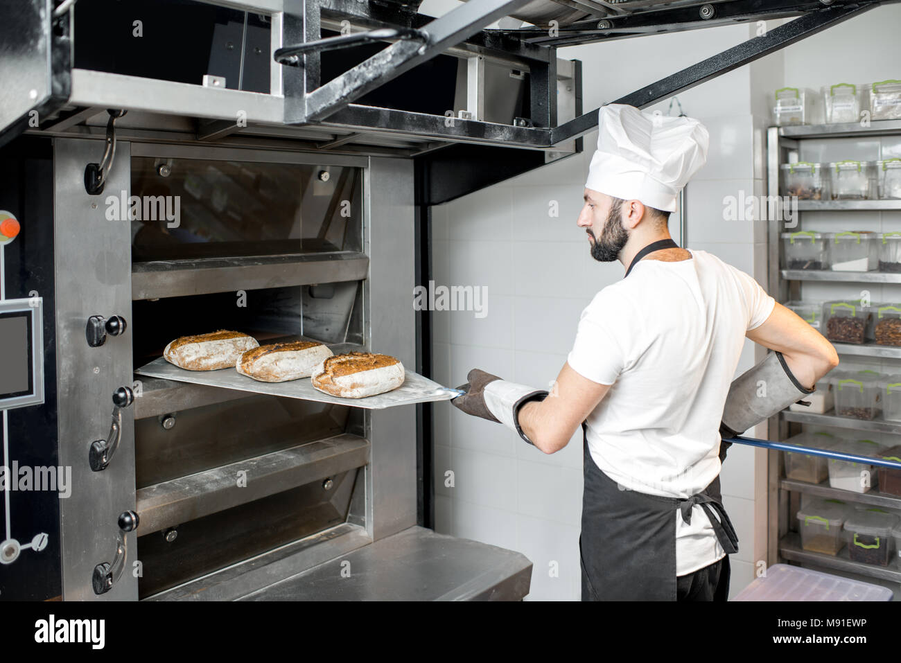 Baker uniform oven hi-res stock photography and images - Alamy