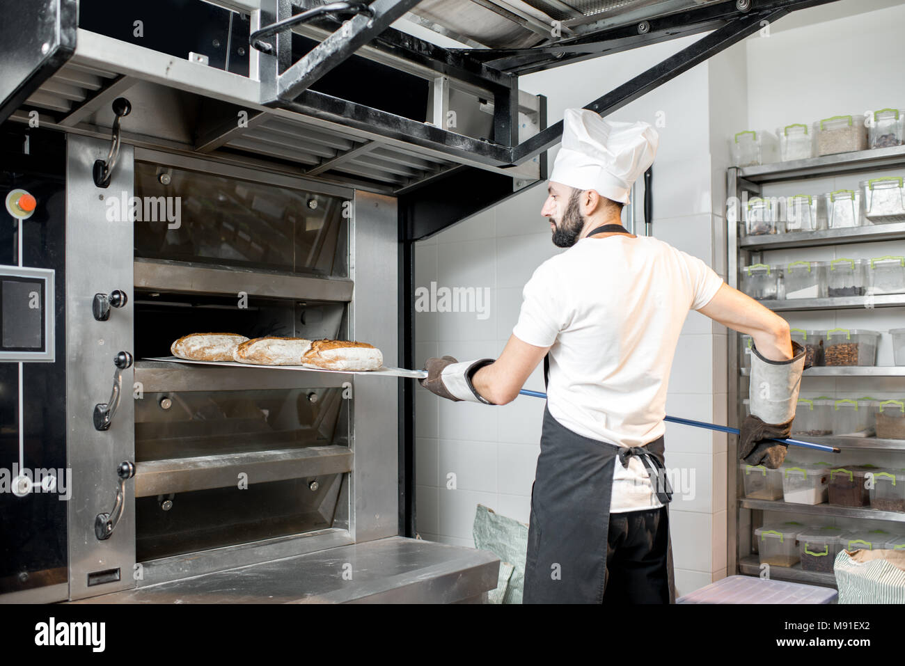 Baker uniform oven hi-res stock photography and images - Alamy