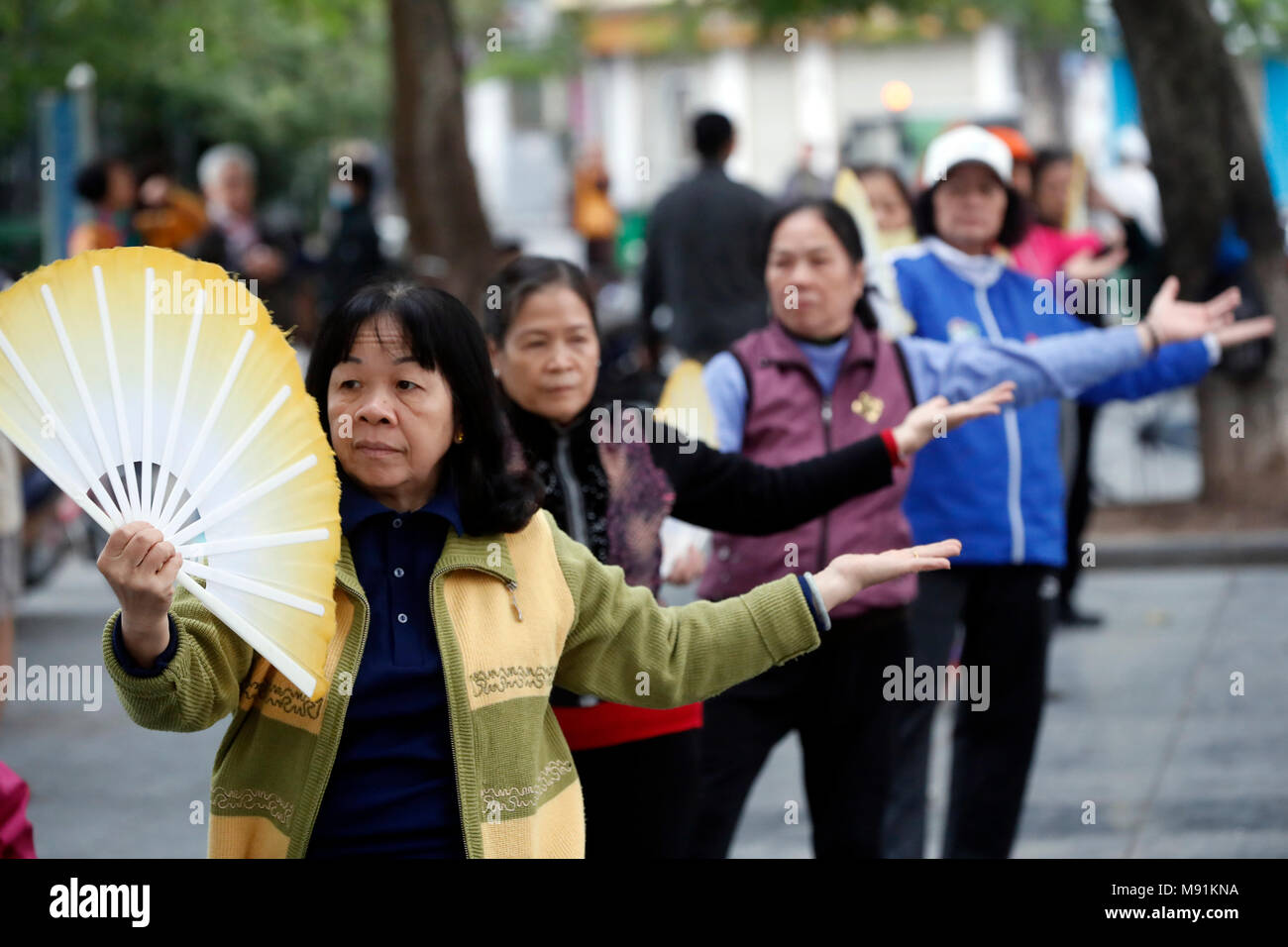 Tai chi group hi-res stock photography and images - Alamy