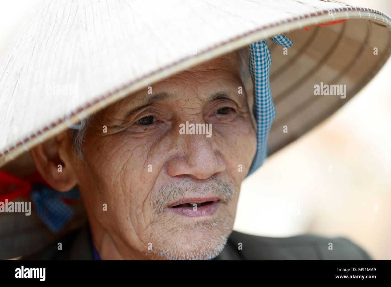 Vietnam old man hi-res stock photography and images - Alamy
