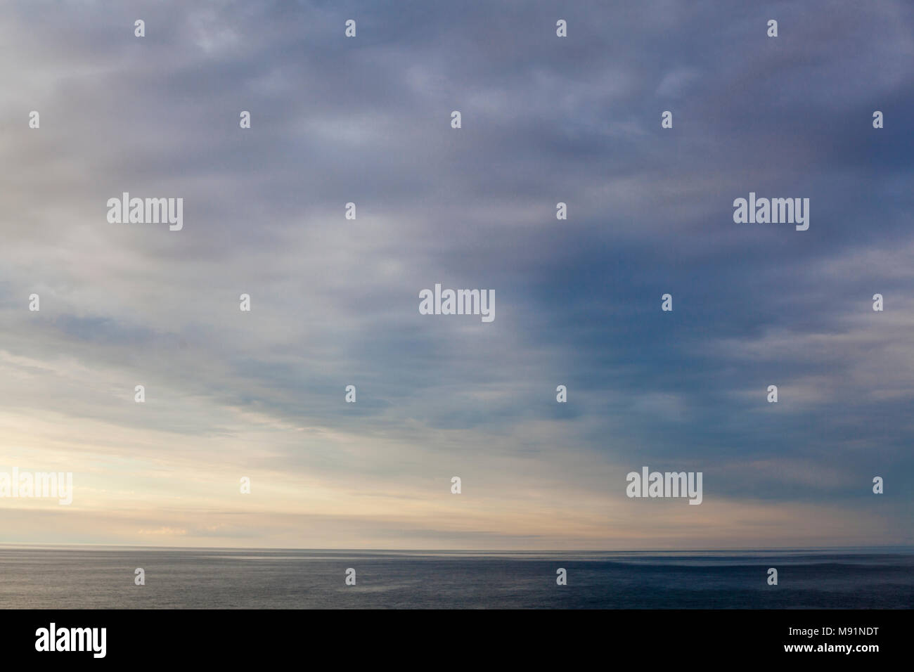 Himmel über dem Meer Stock Photo - Alamy