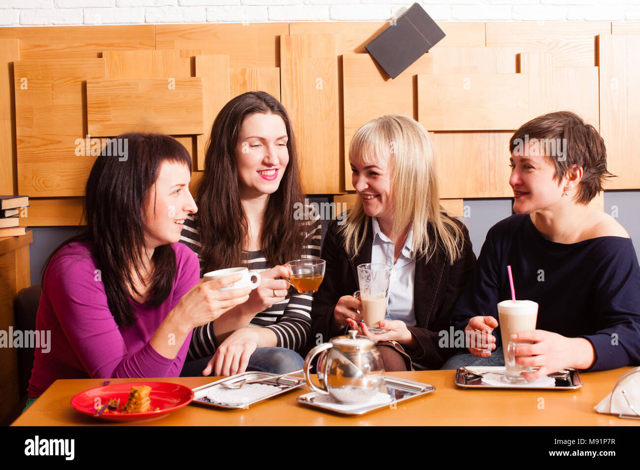 Informal coffee break meeting hi-res stock photography and images - Alamy