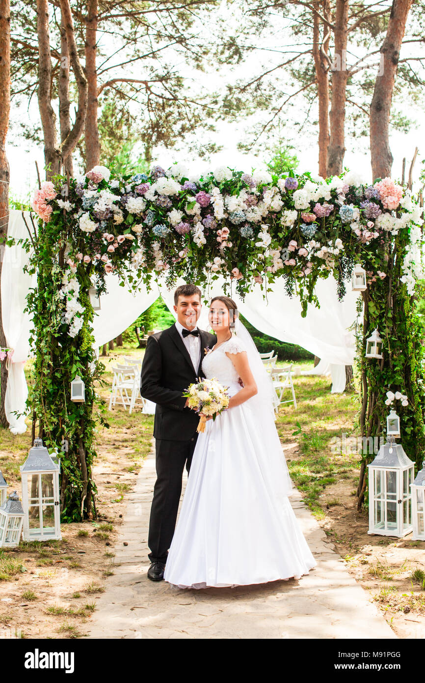 Wedding couple outdoor Stock Photo - Alamy