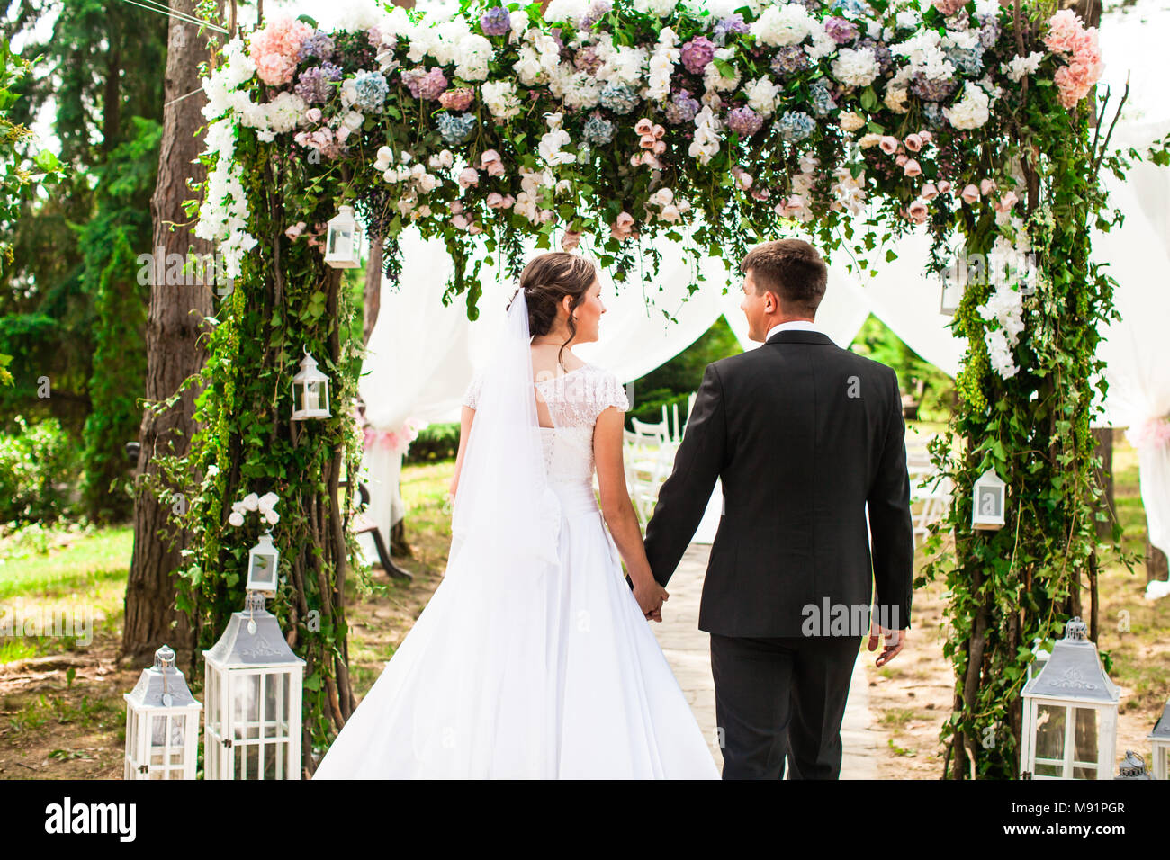 Wedding couple outdoor Stock Photo - Alamy