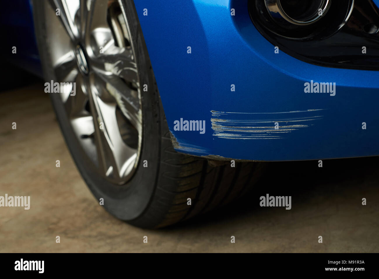 Car damage dent hi-res stock photography and images - Alamy