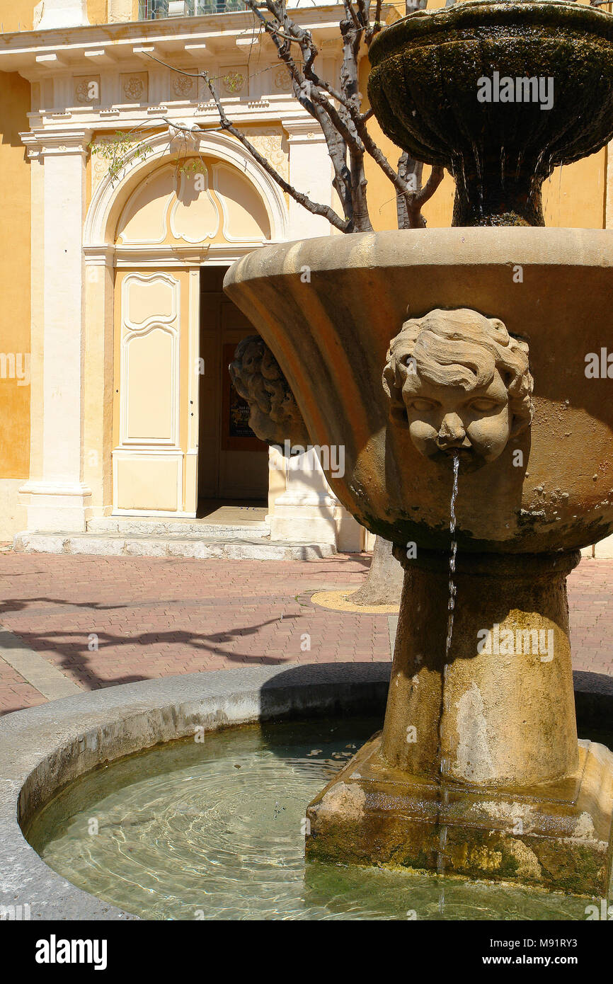 Fountain head hi-res stock photography and images - Alamy