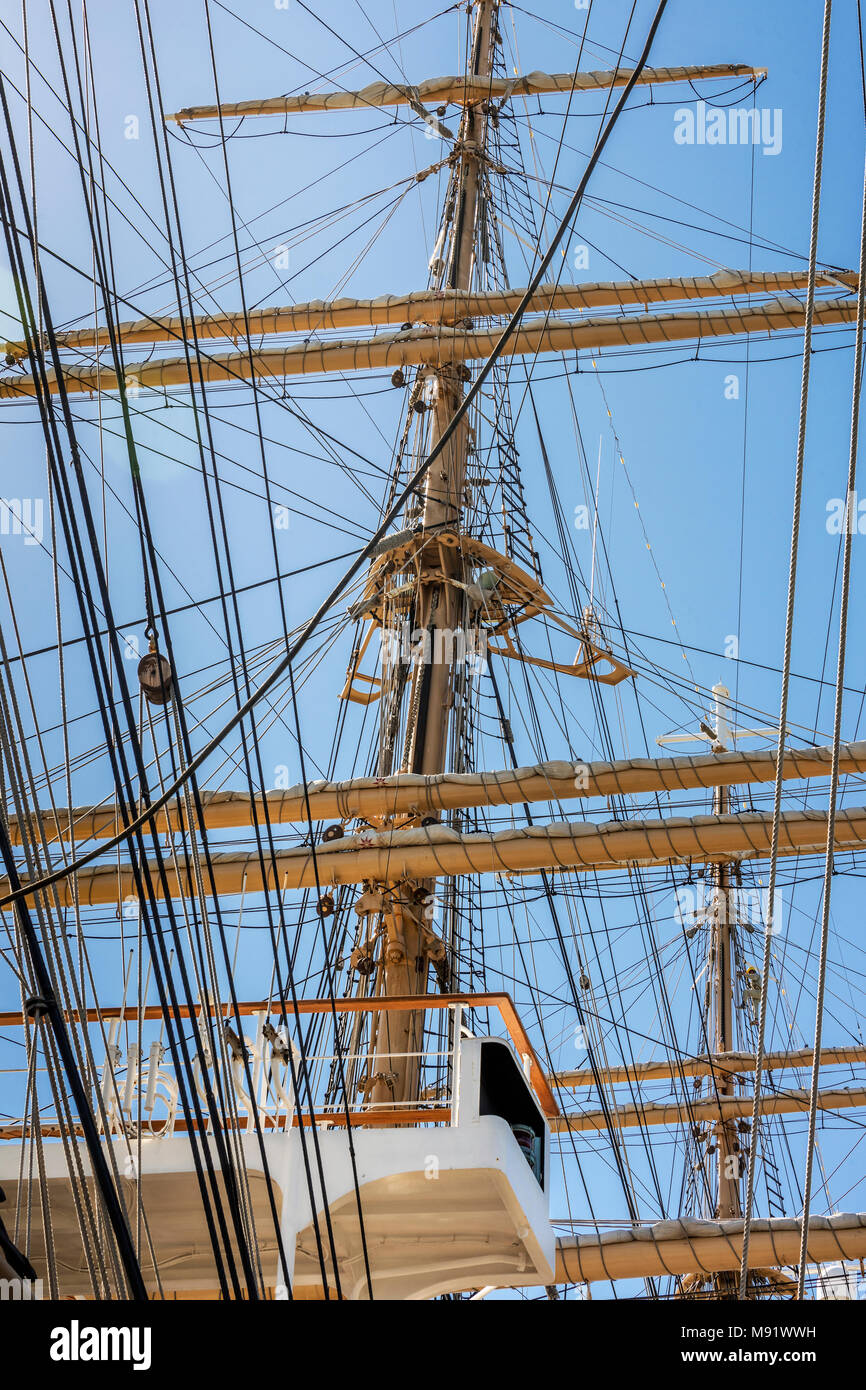 Climbing mizzen mast hi-res stock photography and images - Alamy