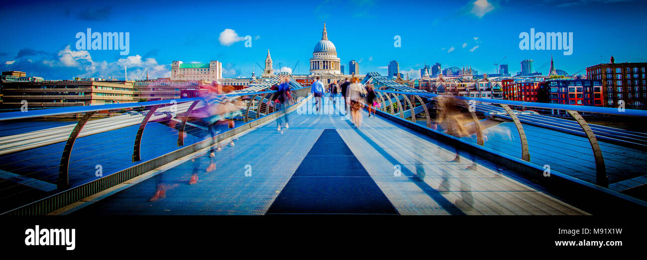 London early morning rush hour hi-res stock photography and images - Alamy