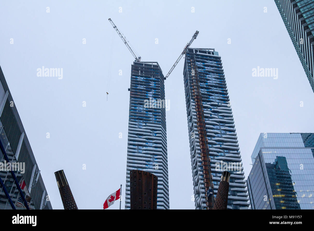 Toronto construction crane hi-res stock photography and images - Alamy